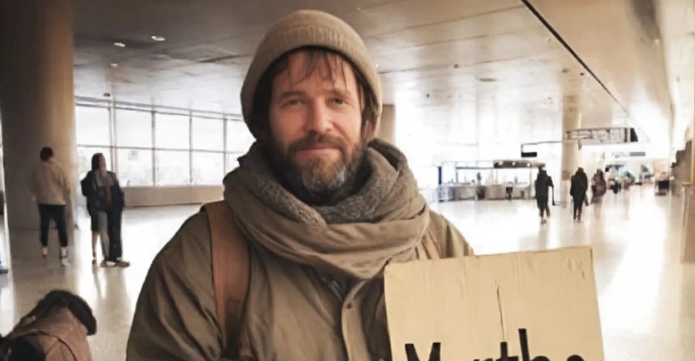 I Flew to Meet My Long-Distance Boyfriend, but at the Airport, I Saw a ...