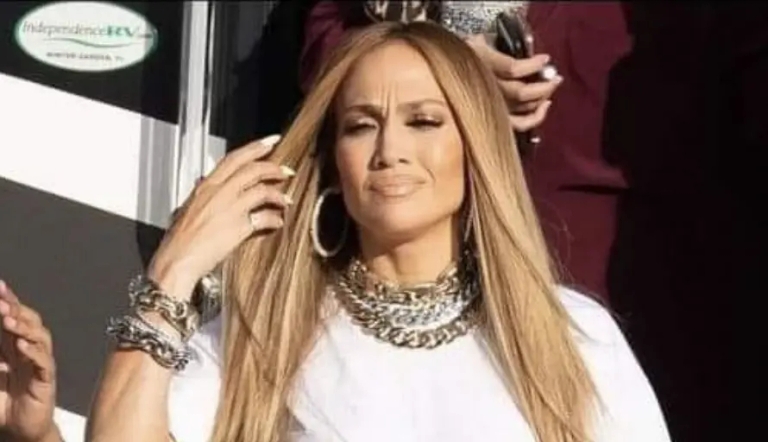 Jennifer Lopez fights with Ben Affleck on the Street in front of the ...